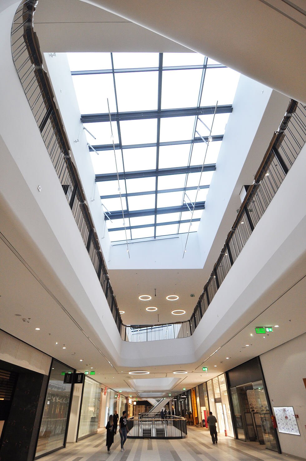 MAX CITY SHOPPING CENTER - BACH